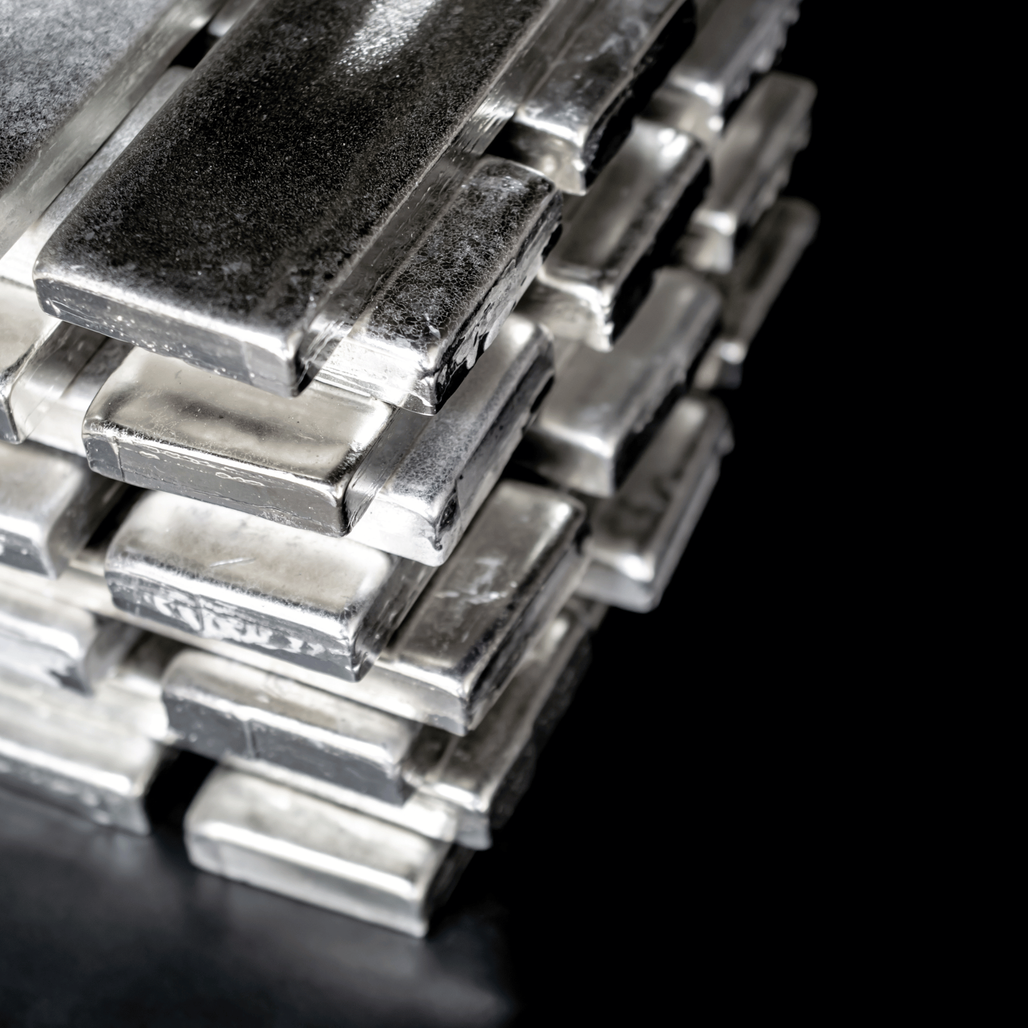 Silver continues its flight, as conflicting economic data causes ...